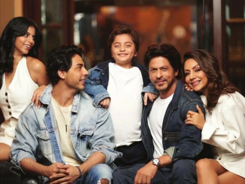 Shah Rukh Khan's Family Portraits With Gauri, Aryan, Suhana and AbRam Will Make Your Hearts Melt ...
