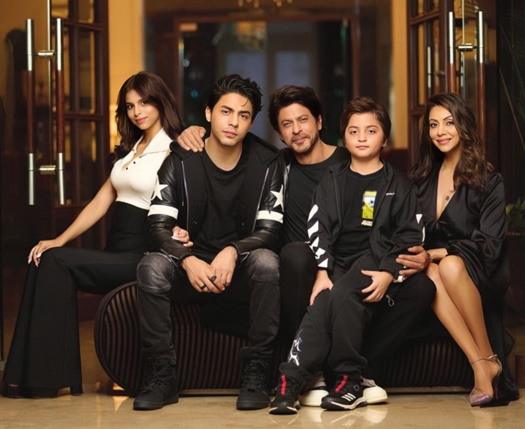 Shah Rukh Khan's Family Portraits With Gauri, Aryan, Suhana and AbRam Will Make Your Hearts Melt ...