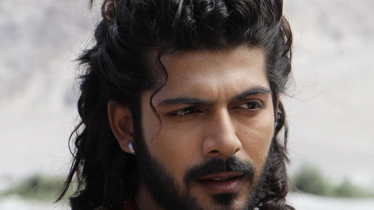 Sheezan Khan Hopes For 'Peace and Love' In FIRST Statement After Bail ...