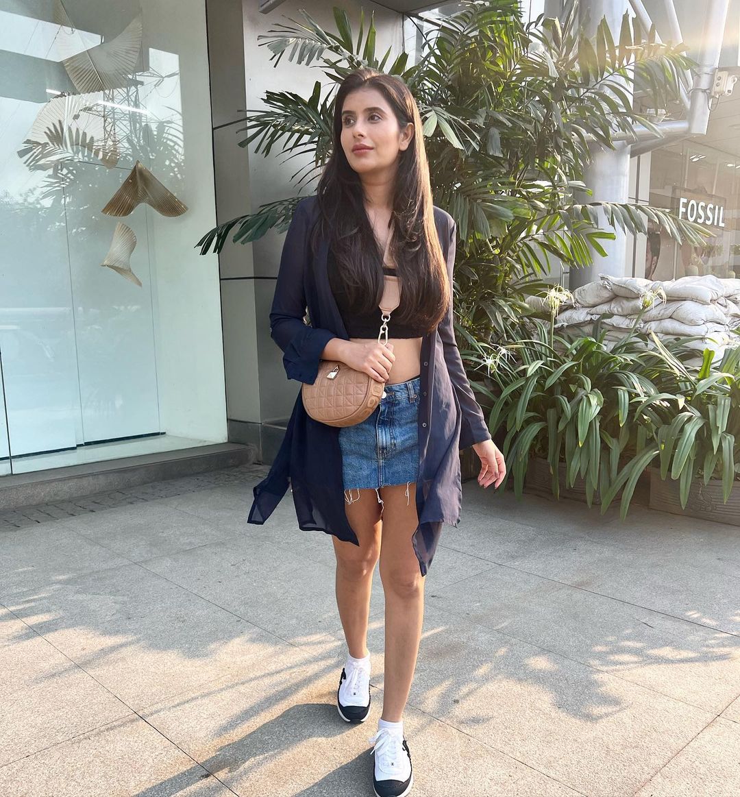 Charu Asopa's Bold Photos Gets Flak From Netizens; Check Out The Hot ...