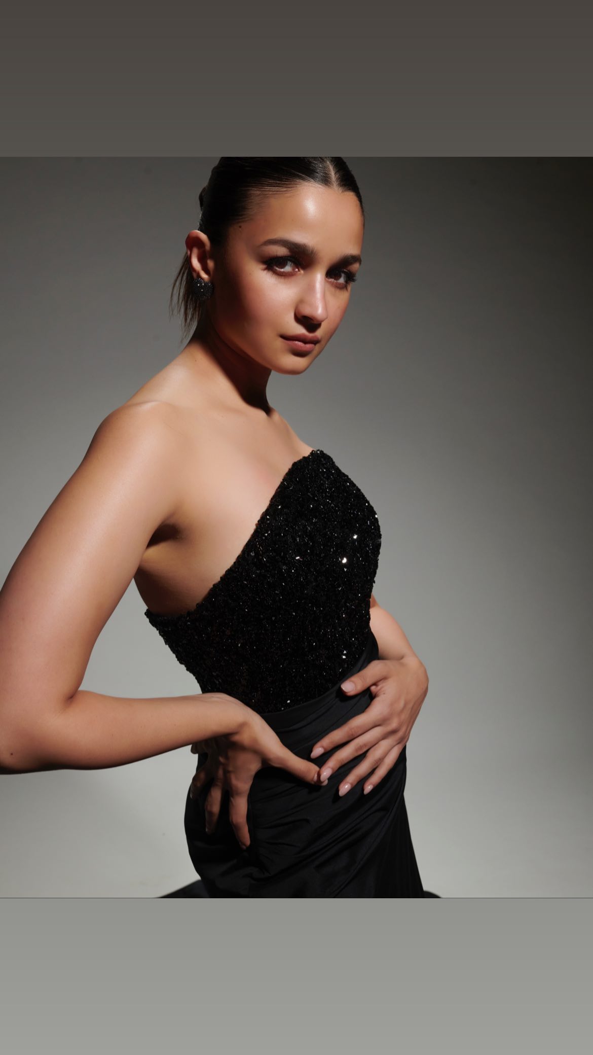 Alia Bhatt Wows in A Tony Ward Couture Gown At An Awards Ceremony: Pics ...