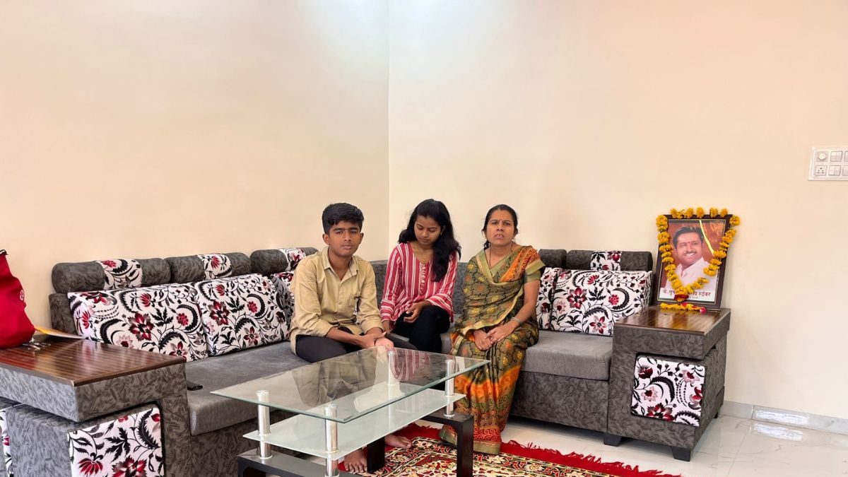 Shiv Sainik Dies While Praying For Uddhav Thackerays Health Eknath Shinde Provides House To