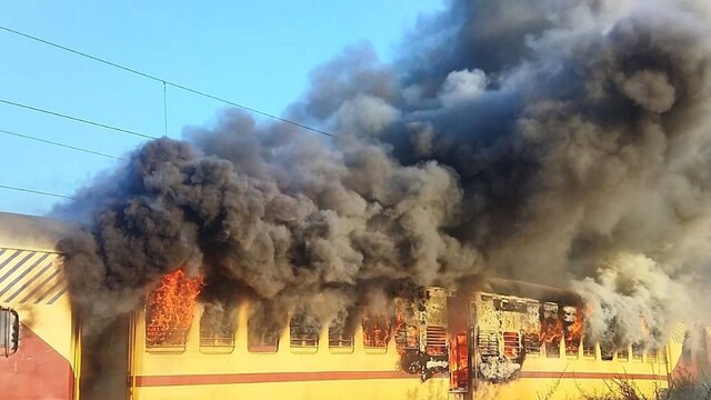 MP: 2 Coaches of Ratlam-Ambedkar Nagar Train Catch Fire; No Casualty ...