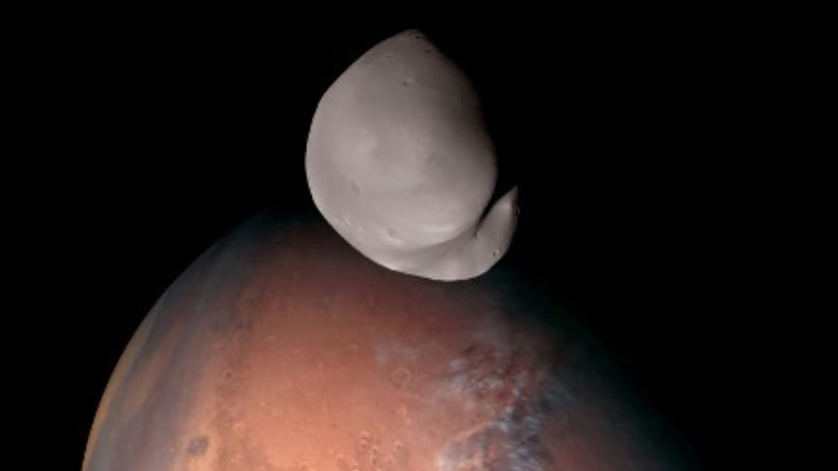 UAE's Mars Mission Captures Most Precise Image of Mysterious 'Lumpy ...