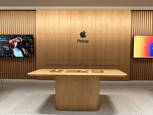 Apple Delhi Store Opening Live Updates: Tim Cook Opens Apple Saket ...