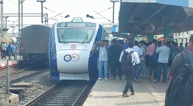 Vande Bharat in Odisha: First Trail Run on Howrah-Puri Route Complete | Pics | India News - News18