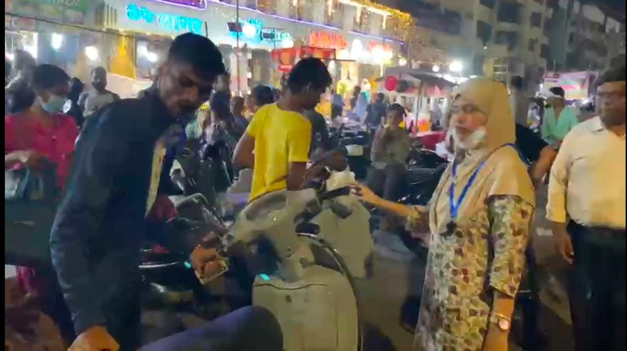 IN PICS | How Mumbai Woman Took Up the Task to Resolve Traffic Woes ...