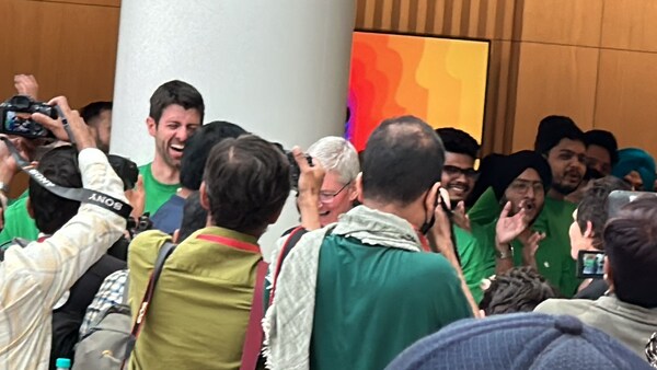 Apple Delhi Store Opening Live Updates: Tim Cook Opens Apple Saket ...