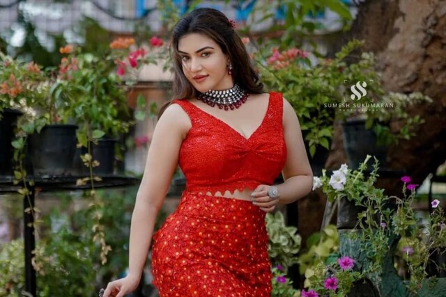 Actress Honey Rose Looks Stunning In This Red Gown - News18