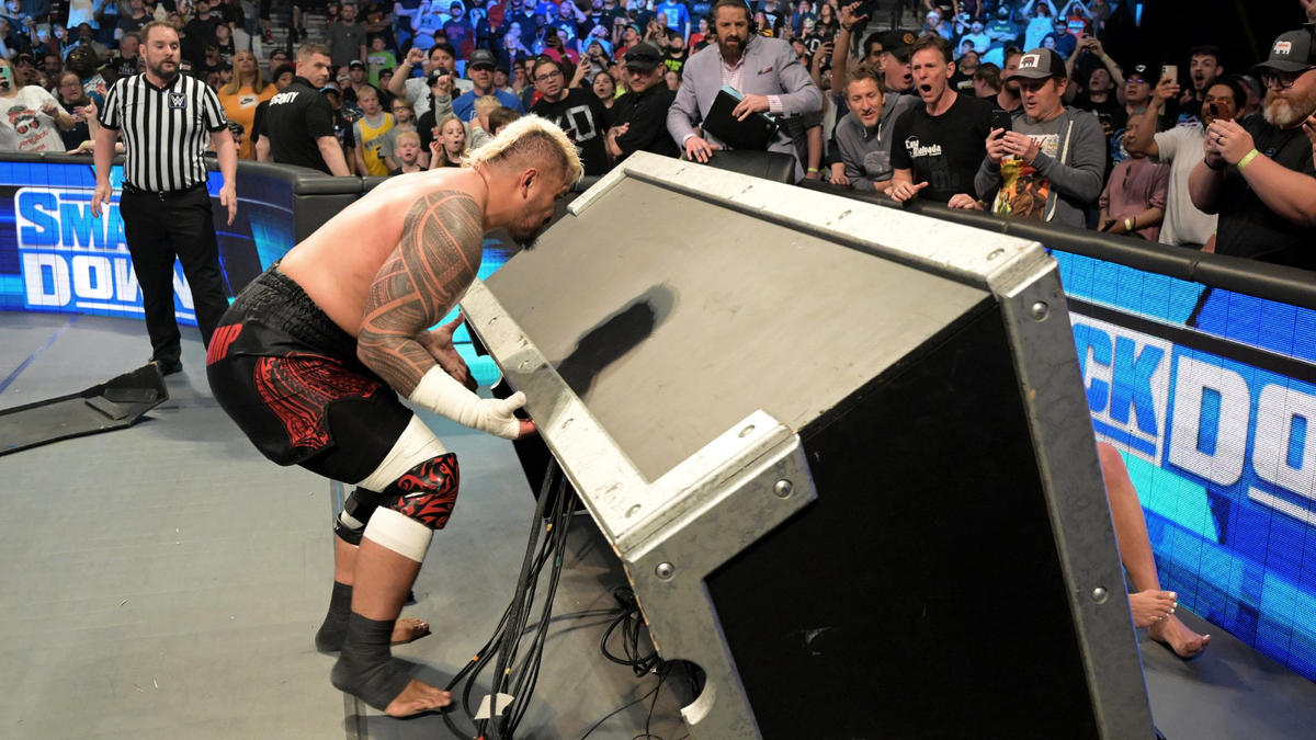 WWE SmackDown Results: Solo Sikoa Unleashes a Brutal Post-match Attack ...