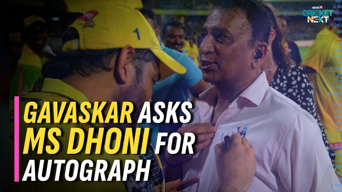Sunil Gavaskar Runs After MS Dhoni for Autograph, CSK Skipper Obliges ...