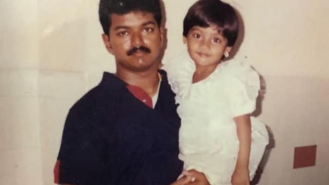 Actress Hima Bindhu's Childhood Picture With Thalapathy Vijay Goes ...