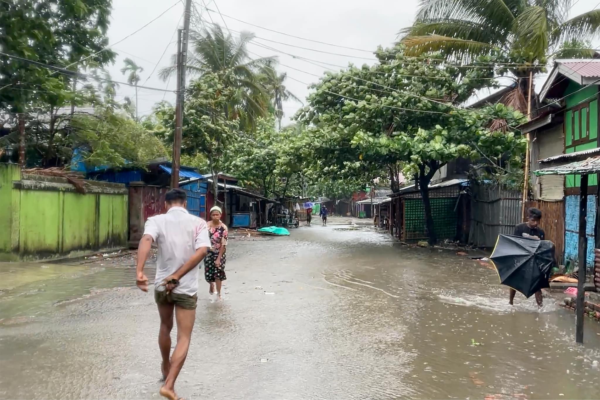 Cyclone Mocha Threatens to Wreak Havoc in Bangladesh, Myanmar | In Pics ...