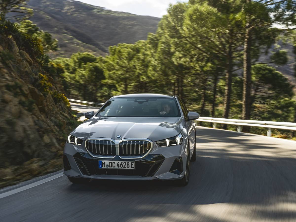 New-Gen BMW 5 Series Saloon in Pics: See Design, Features, Interior and ...