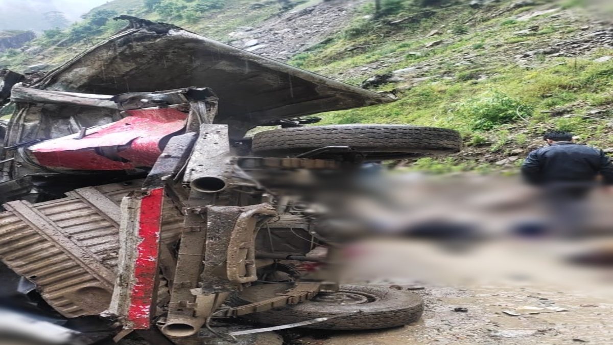 7 Dead, 1 Critically Injured After Vehicle Plunges into Gorge in J&K's Kishtwar | India News ...