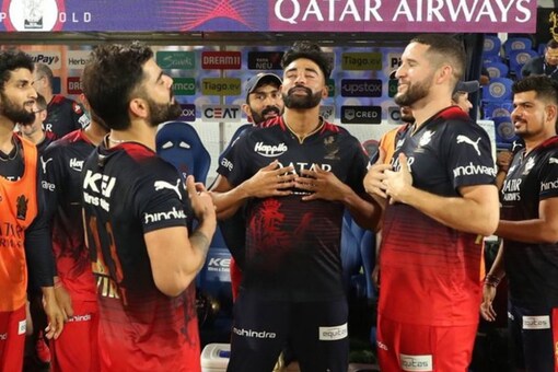 Virat Kohli Does a Cristiano Ronaldo To Celebrate Victory Over ...