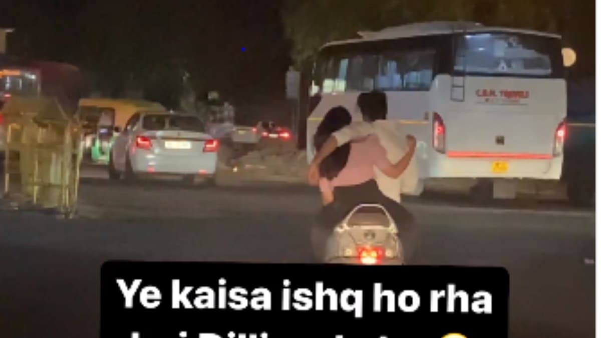 Love Knows No Limits: Delhi Couple’s Risky PDA On Scooty Shocks ...