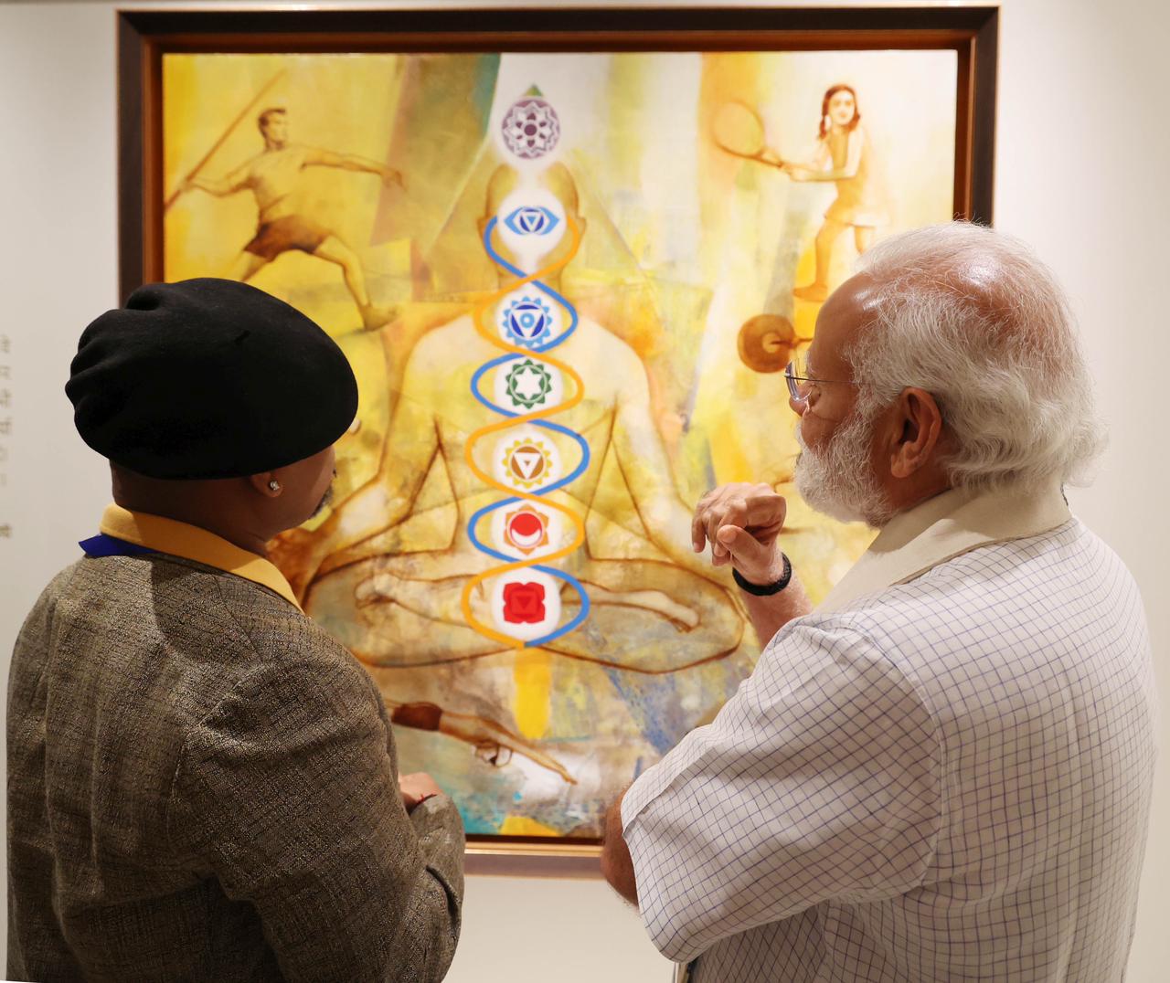 PM Visits Jana Shakti Exhibition Marking 100th Episode of Mann Ki Baat ...