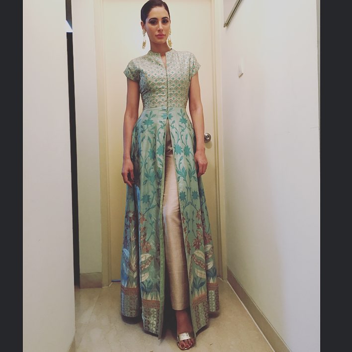 Nargis Fakhri Looks Drop-dead Gorgeous In Embellished Saree, Check Out ...