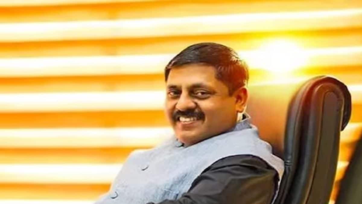 Meet UAE-based Indian Entrepreneur Sohan Roy Who Awarded Rs 30 Crore To ...