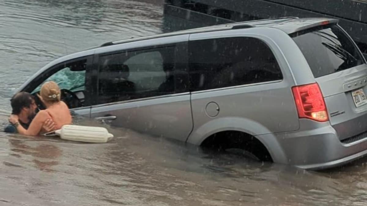 GPS Fail: Tourists In Hawaii Drive Car Straight Into Water | Viral News ...