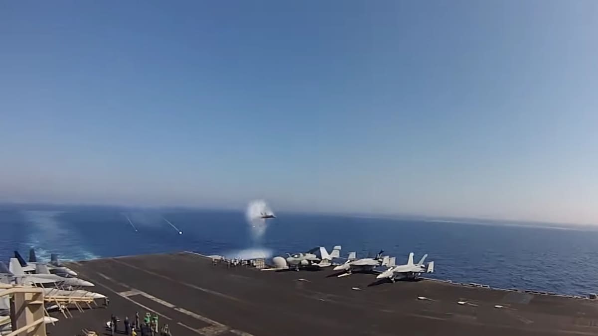 Watch: Incredible Footage Of F-18 Jet Generating ‘Sonic Boom’ | Viral ...