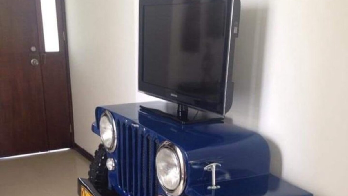 This Jeep-Style TV Shelf Is A Must Have For Car Lovers, Trust Us ...