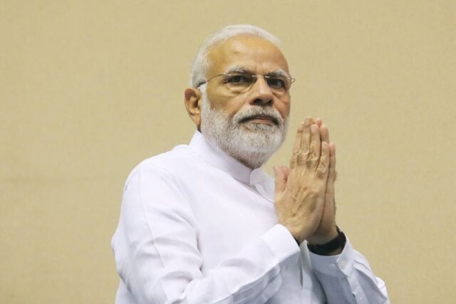 PM Visits Jana Shakti Exhibition Marking 100th Episode of Mann Ki Baat ...