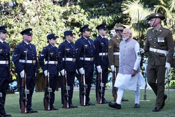 WATCH | PM Modi Receives Ceremonial Welcome at Sydney's Admiralty House ahead of Meeting with ...