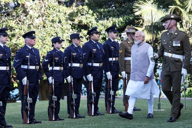 WATCH | PM Modi Receives Ceremonial Welcome at Sydney's Admiralty House ahead of Meeting with ...