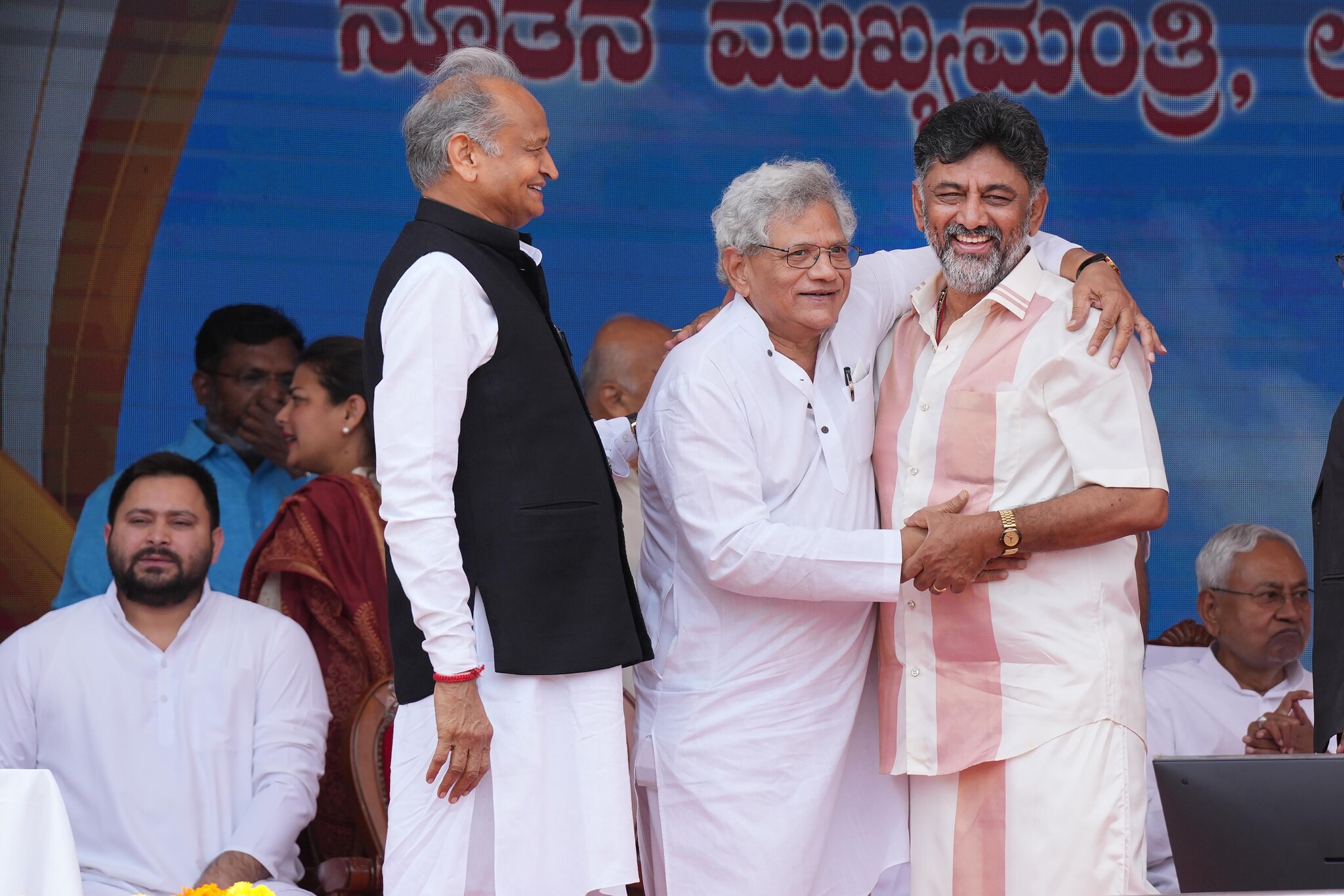 Siddaramaiah, Shivakumar Sworn In As Karnataka CM, Dy CM; Several Opposition Leaders Attend | In ...