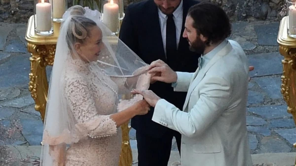 Cheap Thrills Singer Sia Says 'I Do' To Boyfriend Dan Bernad In Dreamy ...