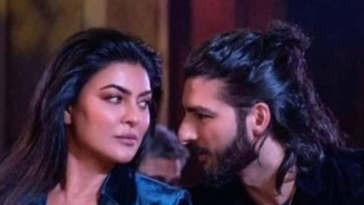 Sushmita Sen Gives Rohman Shawl a 'Kiss' While Sharing Their Hot Pic ...