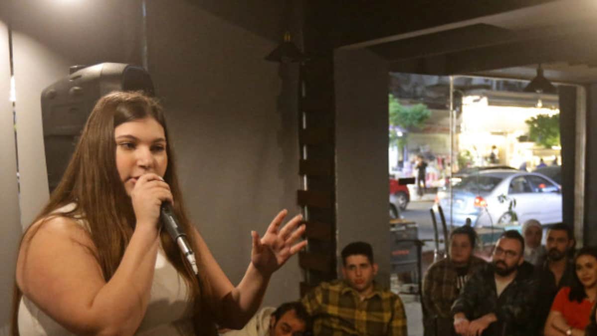 Syrian Stand-up Comedy Has War-weary Crowds in Stitches | Viral News ...