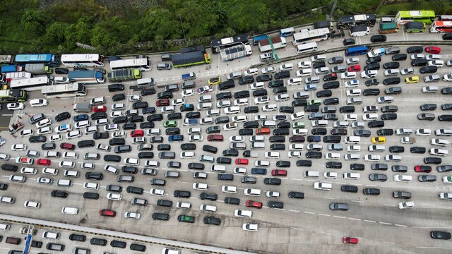 Snake Flips Switch, Stops Traffic at Virginia Intersection - News18