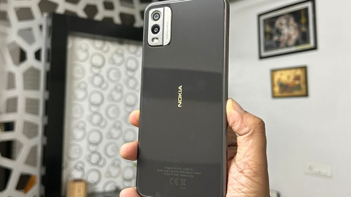 Nokia C32 First Look: Good-looking Smartphone Under Rs 10,000 | In ...