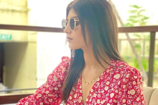 Actress Divya Suresh Slays In A Red And White Floral Printed Dress, See ...