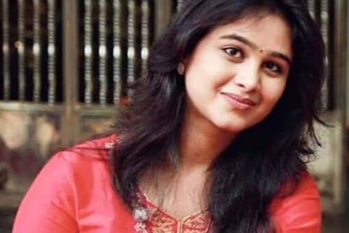 Mrunal Dusanis' Adorable Pictures With Husband, Daughter From Her ...