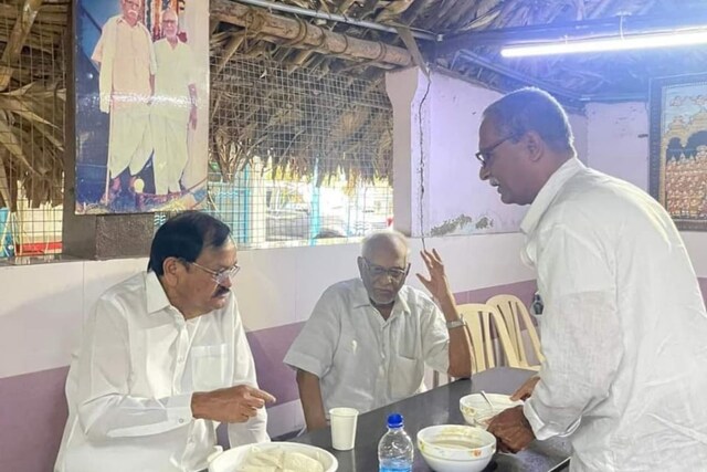 Former Vice President Venkaiah Naidu Pays Surprise Visit to Roadside ...