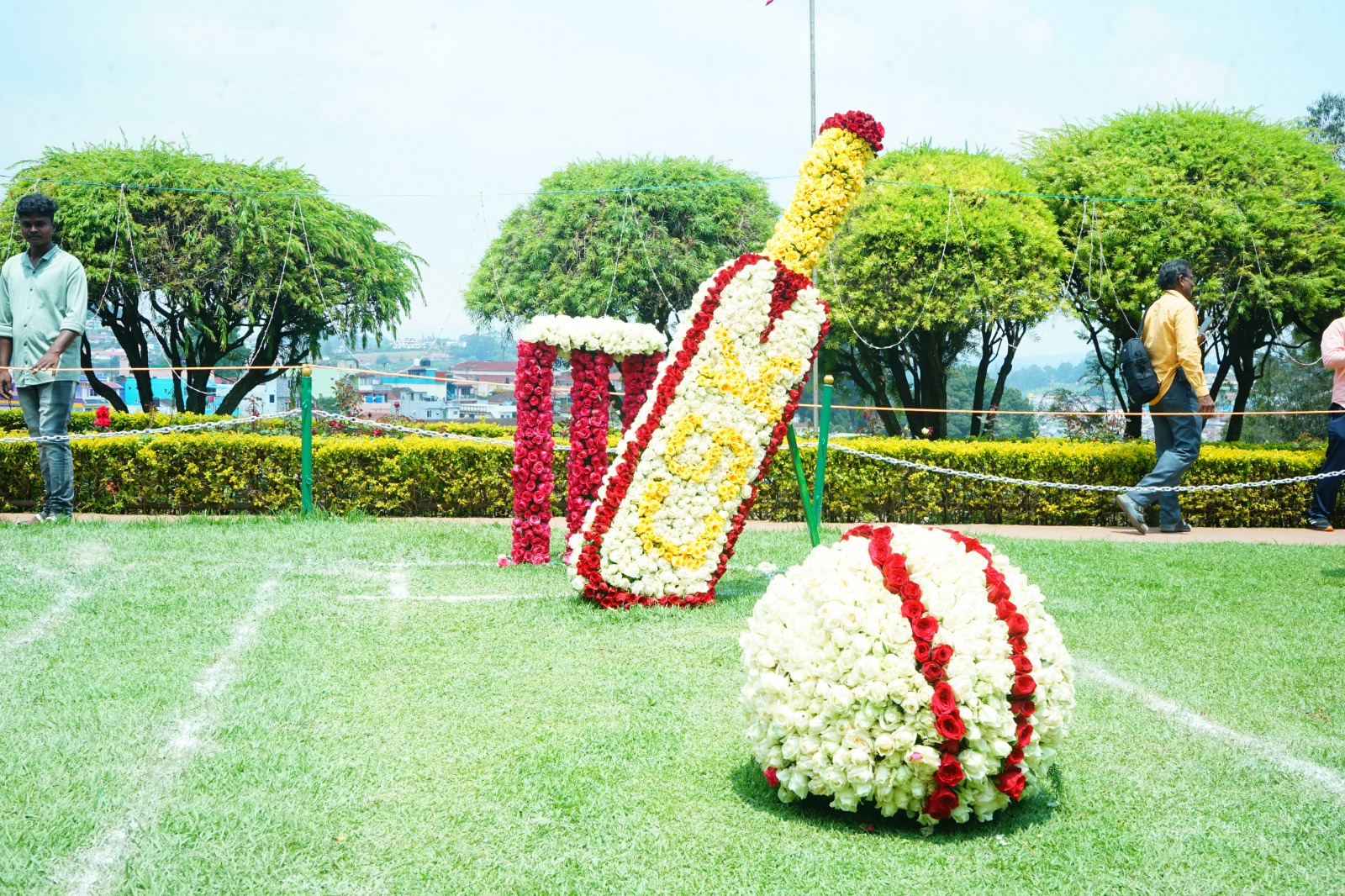 Ooty's Floral Extravaganza: Eiffel Tower, Cricket Bat Adorned with ...