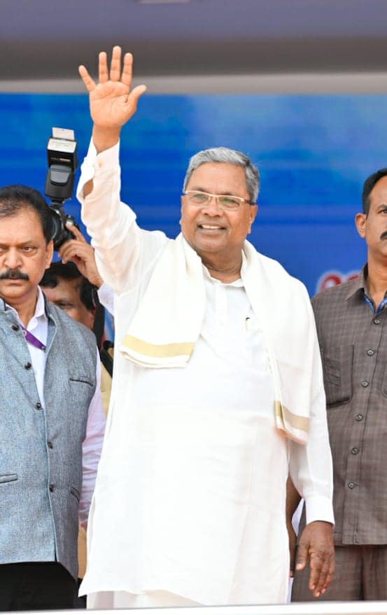 Siddaramaiah, Shivakumar Sworn In As Karnataka CM, Dy CM; Several Opposition Leaders Attend | In ...