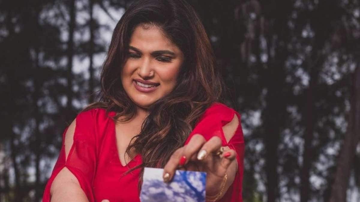 Actress Shalini Is Trending For Her Divorce Photoshoot, See Pics ...