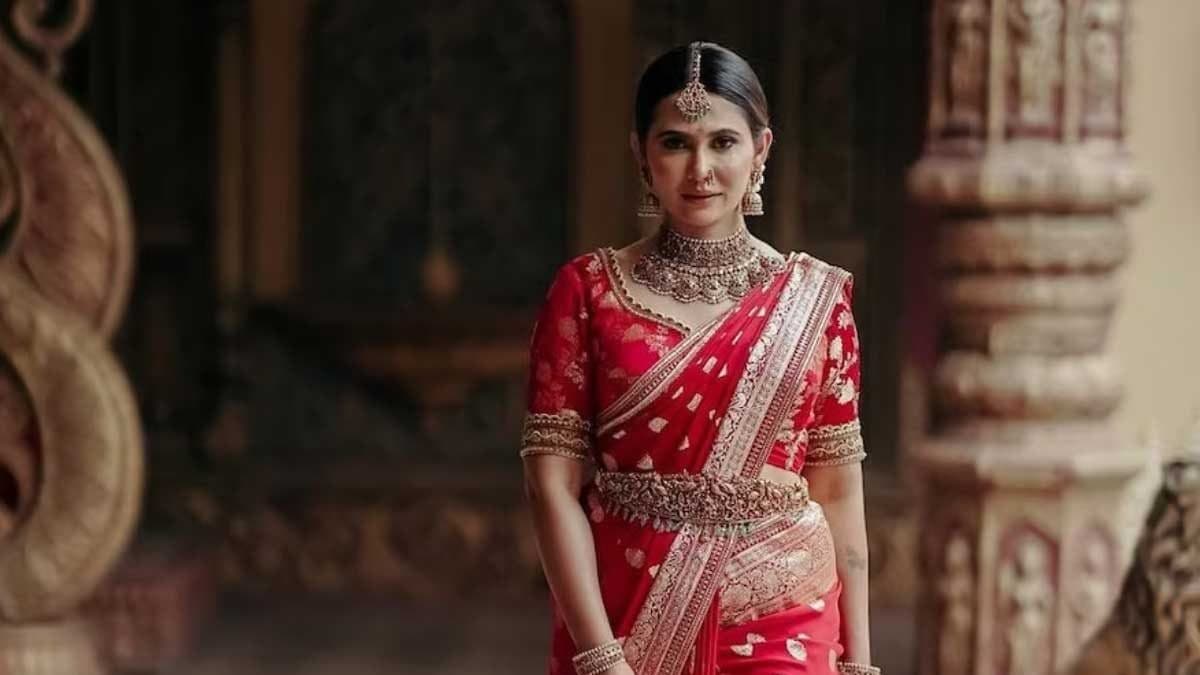 Kavya Gowda Drapes Sabyasachi Saree For Her Housewarming Ceremony ...