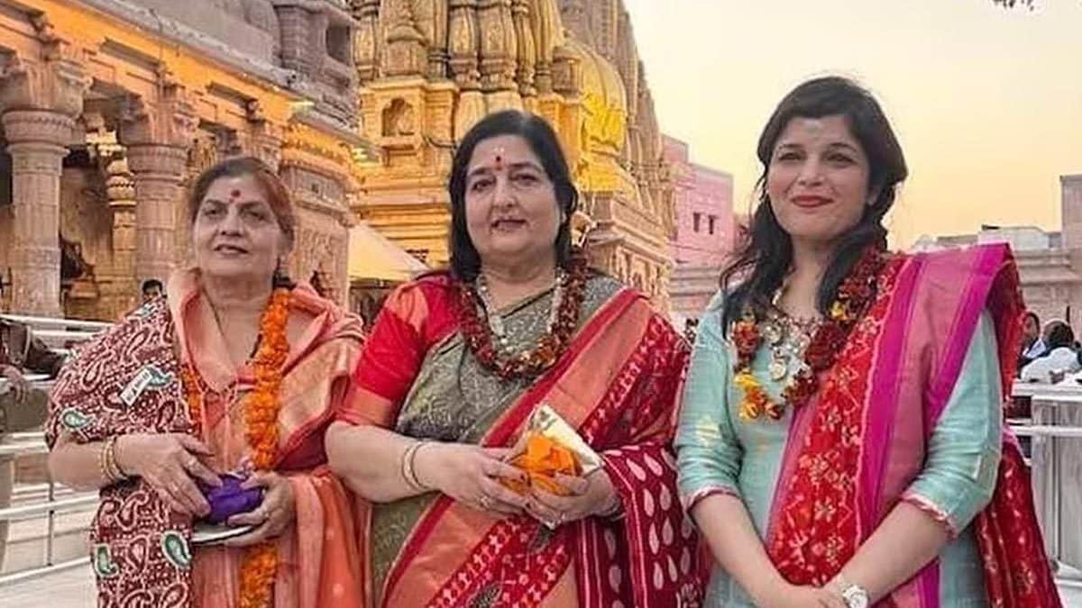 Remember The Singer Anuradha Paudwal? Here's What She Is Up To Now ...