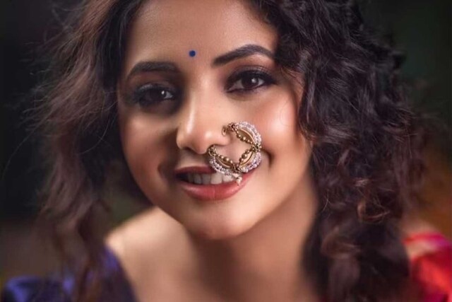 Actress Sayali Sanjeev Looks Stunning In This Emerald Green Silk Saree ...