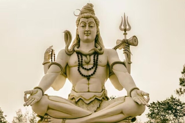 Why Does The Moon Sit On Lord Shiva's Head? Know Interesting ...