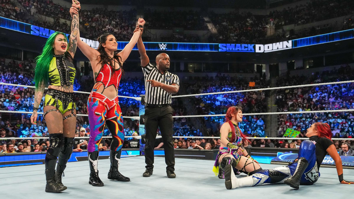 In Pictures, WWE Smackdown 26 May: Sami Zayn Points to Cracks in ...