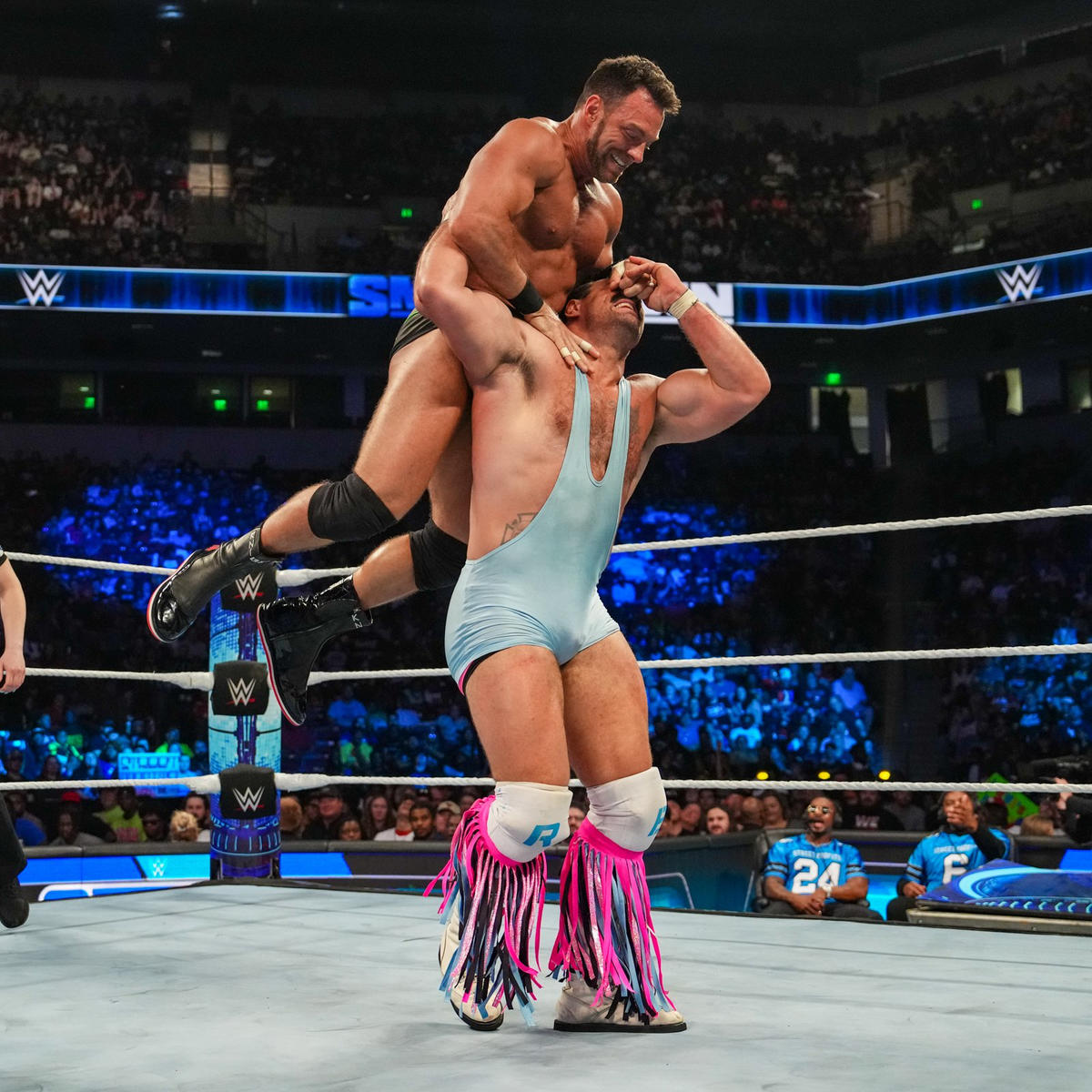 In Pictures, WWE Smackdown 26 May: Sami Zayn Points to Cracks in ...