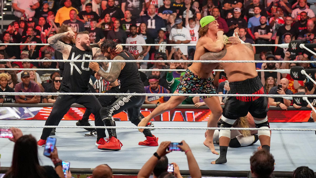 WWE RAW Results: Seth Rollins vs Solo Sikoa Ends in a Brawl, Cody ...