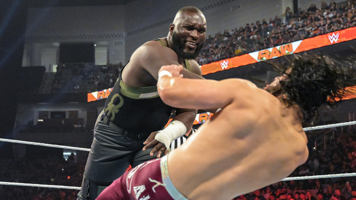WWE RAW Results: Seth Rollins vs Solo Sikoa Ends in a Brawl, Cody ...